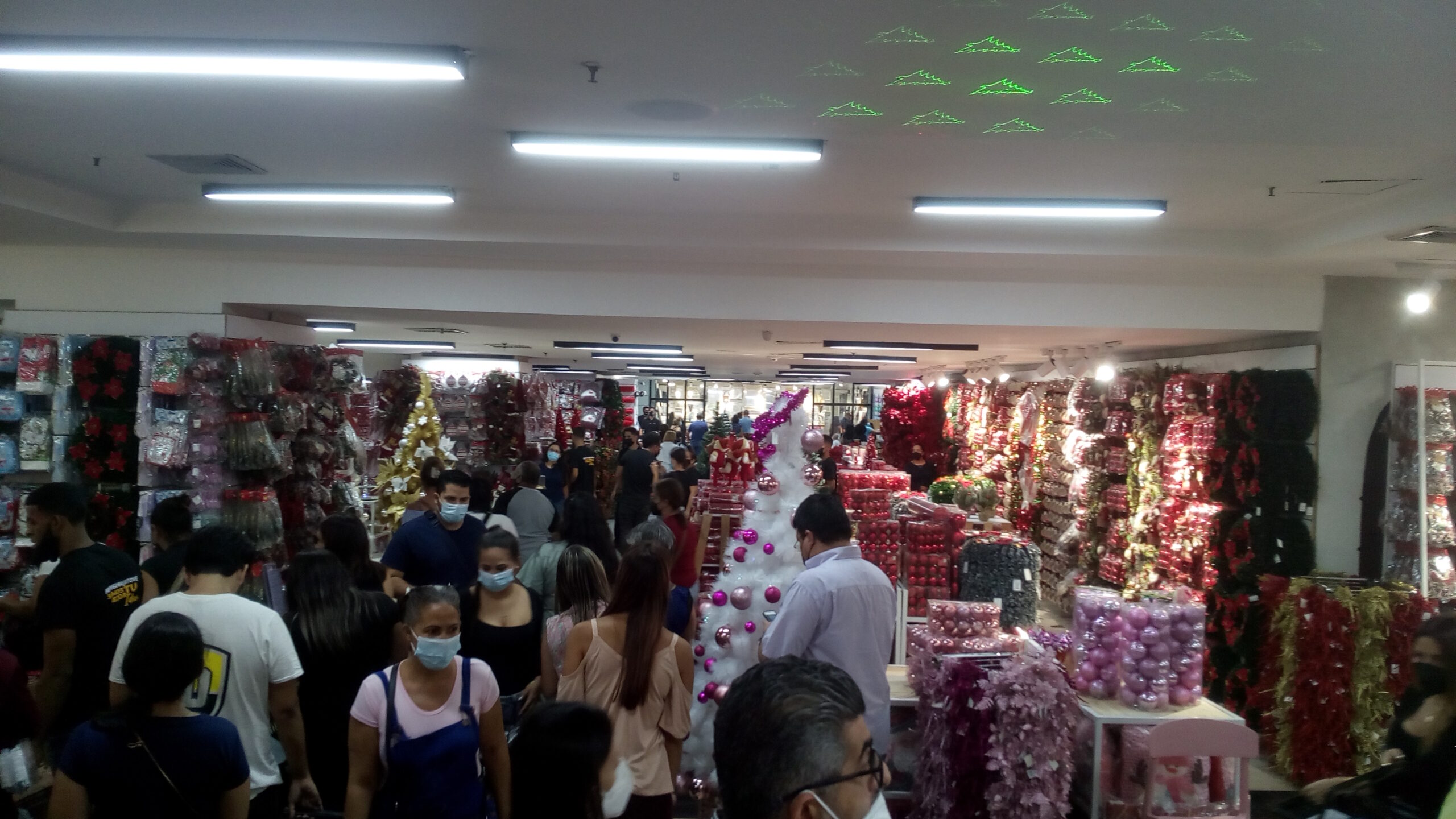 Mango Bajito inaugura nueva tienda en el Centro Comercial El Recreo ...